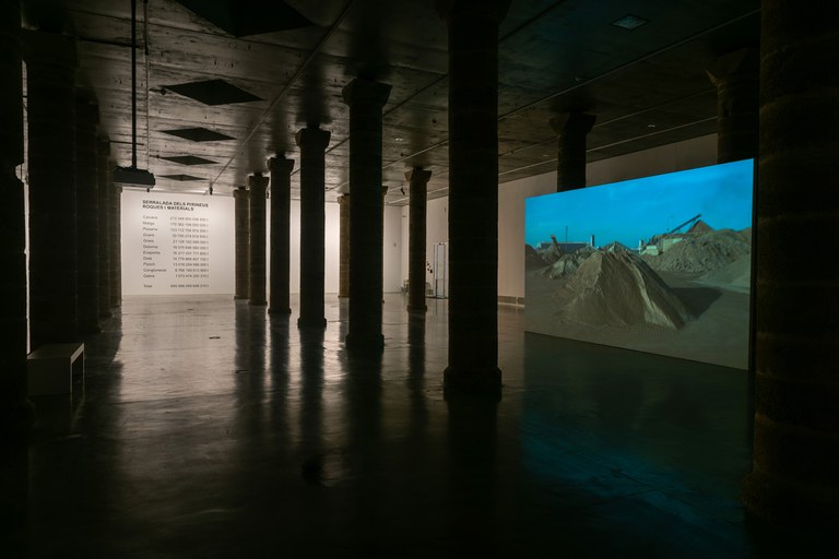 LARA ALMARCEGUI. GRAVES - La Panera